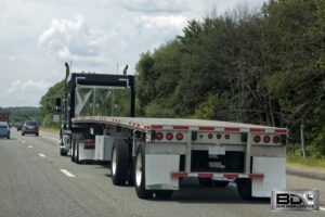 Flatbed vs. Lowboy: Choosing the Right Trailer Type